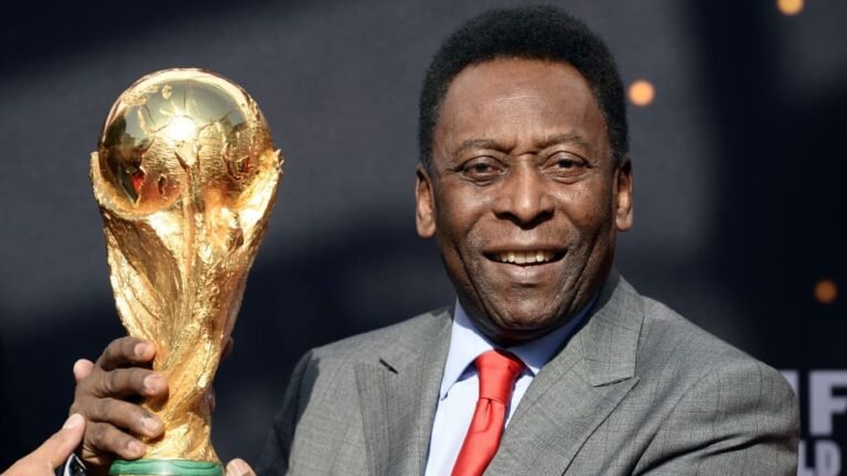Who is the God of Football in the World: Legends of the Beautiful Game ...